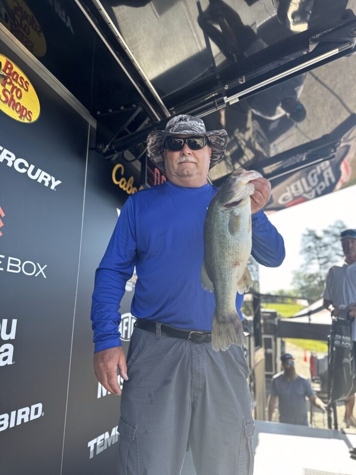 Darrell Stephens 6.62 leads Day 1 of the Big Bass Tour on Smith ...